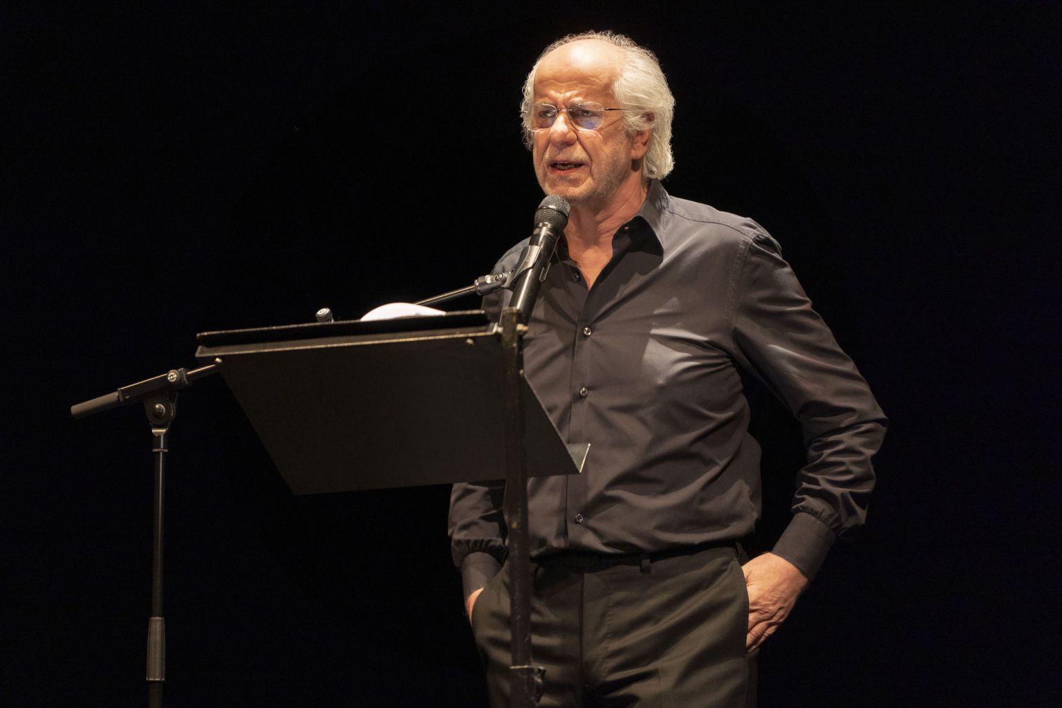 Toni Servillo: “Le voci di Dante” nelle chiese di Lombardia ...